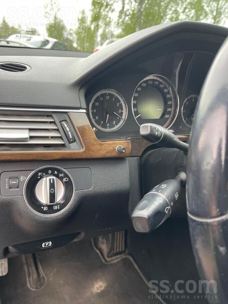 Black Mercedes-Benz e-200 2010 in Ogre, with an engine capacity of 2.00 L and mileage of 333 thousand km for 5600 €, photo 14 on AUTOMOTO.COM.LV