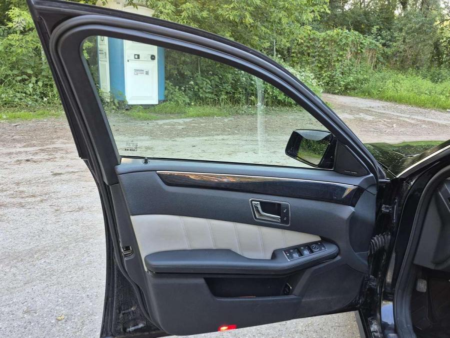 Melns Mercedes-Benz e-200 2010 Ukmergė, ar dzinēja tilpumu 2.10 L un nobraukumu 278 tūkst. km par 5700 €, foto 3 vietnē AUTOMOTO.COM.LV