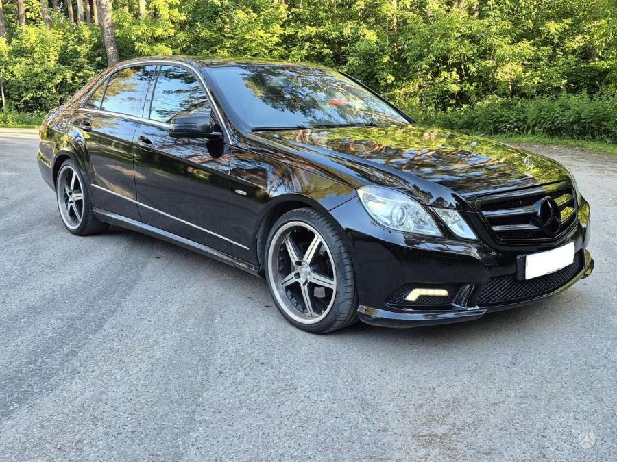 Melns Mercedes-Benz e-200 2010 Ukmergė, ar dzinēja tilpumu 2.10 L un nobraukumu 278 tūkst. km par 5700 €, foto 4 vietnē AUTOMOTO.COM.LV