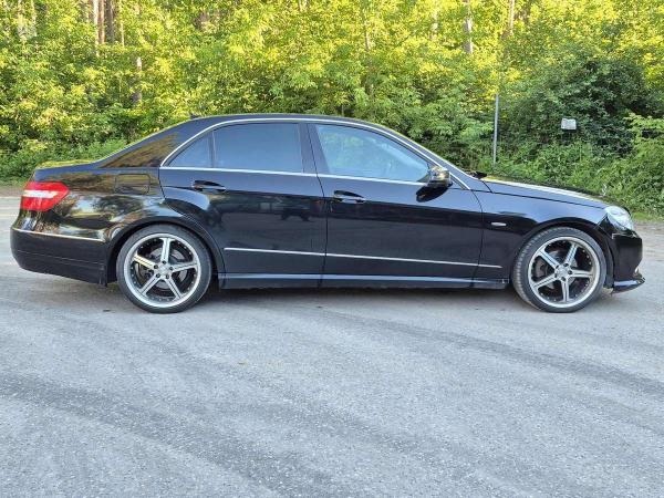 Melns Mercedes-Benz e-200 2010 Ukmergė, ar dzinēja tilpumu 2.10 L un nobraukumu 278 tūkst. km par 5700 €, foto 4 vietnē AUTOMOTO.COM.LV