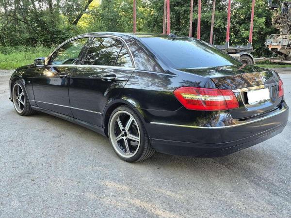 Melns Mercedes-Benz e-200 2010 Ukmergė, ar dzinēja tilpumu 2.10 L un nobraukumu 278 tūkst. km par 5700 €, foto 7 vietnē AUTOMOTO.COM.LV