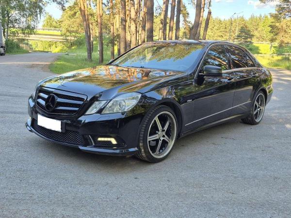 Melns Mercedes-Benz e-200 2010 Ukmergė, ar dzinēja tilpumu 2.10 L un nobraukumu 278 tūkst. km par 5700 €, foto 8 vietnē AUTOMOTO.COM.LV