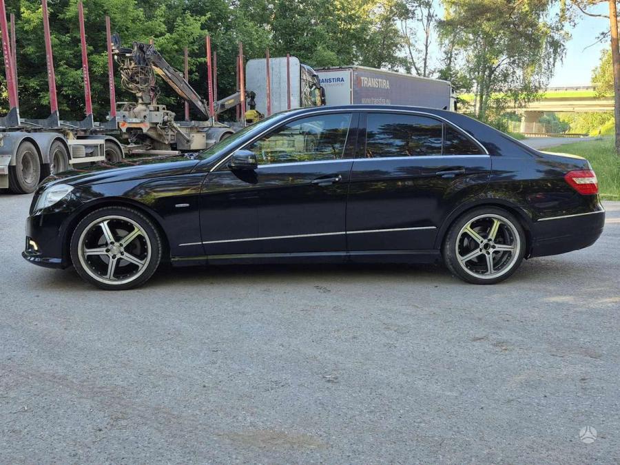 Melns Mercedes-Benz e-200 2010 Ukmergė, ar dzinēja tilpumu 2.10 L un nobraukumu 278 tūkst. km par 5700 €, foto 10 vietnē AUTOMOTO.COM.LV