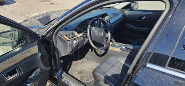 Melns Mercedes-Benz e-200 2010 Kauņa, ar dzinēja tilpumu 2.14 L un nobraukumu 372 tūkst. km par 4200 €, foto 3 vietnē AUTOMOTO.COM.LV