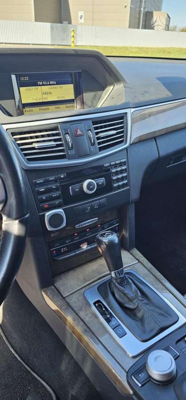 Melns Mercedes-Benz e-200 2010 Kauņa, ar dzinēja tilpumu 2.14 L un nobraukumu 372 tūkst. km par 4200 €, foto 4 vietnē AUTOMOTO.COM.LV