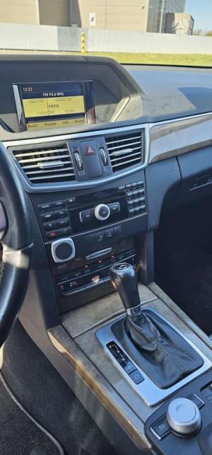 Black Mercedes-Benz e-200 2010 in Kaunas, with an engine capacity of 2.14 L and mileage of 372 thousand km for 4200 €, photo 5 on AUTOMOTO.COM.LV