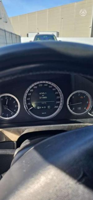 Black Mercedes-Benz e-200 2010 in Kaunas, with an engine capacity of 2.14 L and mileage of 372 thousand km for 4200 €, photo 6 on AUTOMOTO.COM.LV