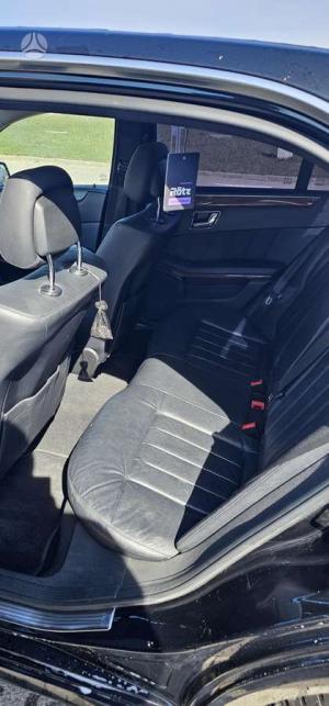 Black Mercedes-Benz e-200 2010 in Kaunas, with an engine capacity of 2.14 L and mileage of 372 thousand km for 4200 €, photo 7 on AUTOMOTO.COM.LV