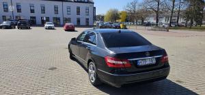 Black Mercedes-Benz e-200 2010 in Kaunas, with an engine capacity of 2.14 L and mileage of 372 thousand km for 4200 €, photo 8 on AUTOMOTO.COM.LV