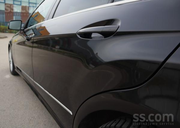 Черный Мерседес E 200 2010 в Рига, объемом двигателя 1.80 л и пробегом 243 тыс. км за 4990 €, фото 5 на AUTOMOTO.COM.LV