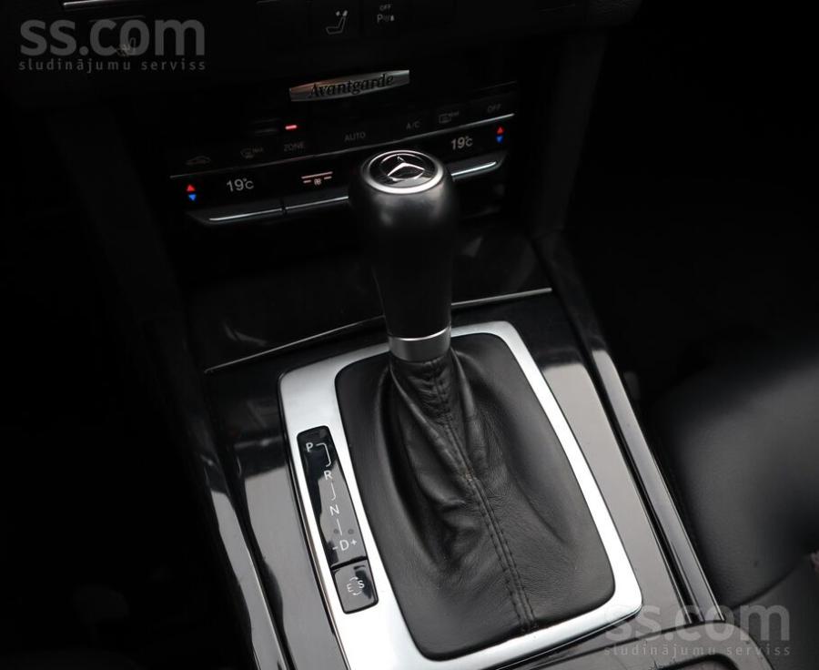 Melns Mercedes-Benz e-200 2010 Rīga, ar dzinēja tilpumu 1.80 L un nobraukumu 243 tūkst. km par 4990 €, foto 23 vietnē AUTOMOTO.COM.LV