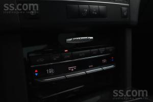 Melns Mercedes-Benz e-200 2010 Rīga, ar dzinēja tilpumu 1.80 L un nobraukumu 243 tūkst. km par 4990 €, foto 24 vietnē AUTOMOTO.COM.LV