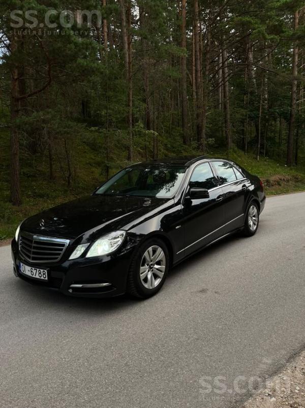 Black Mercedes-Benz e-200 2010 in Liepaja, with an engine capacity of 2.20 L and mileage of 291 thousand km for 6700 €, photo 1 on AUTOMOTO.COM.LV