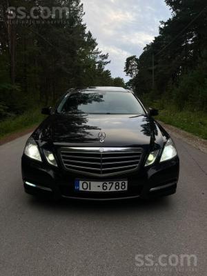 Черный Мерседес E 200 2010 в Лиепая, объемом двигателя 2.20 л и пробегом 291 тыс. км за 6700 €, фото 3 на AUTOMOTO.COM.LV