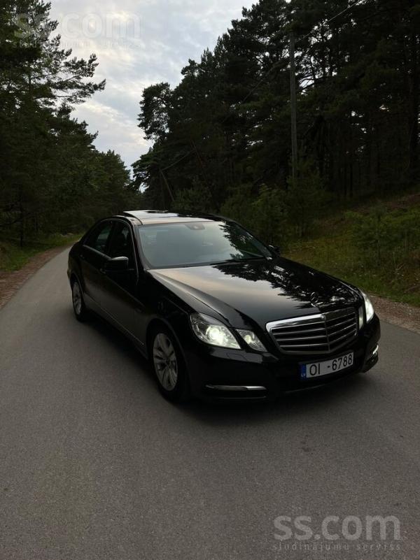 Black Mercedes-Benz e-200 2010 in Liepaja, with an engine capacity of 2.20 L and mileage of 291 thousand km for 6700 €, photo 3 on AUTOMOTO.COM.LV