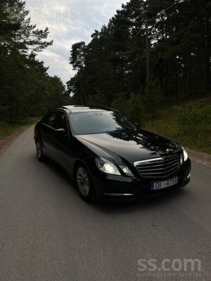 Черный Мерседес E 200 2010 в Лиепая, объемом двигателя 2.20 л и пробегом 291 тыс. км за 6700 €, фото 4 на AUTOMOTO.COM.LV