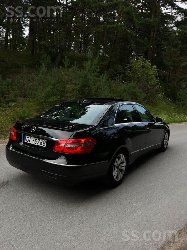 Black Mercedes-Benz e-200 2010 in Liepaja, with an engine capacity of 2.20 L and mileage of 291 thousand km for 6700 €, photo 4 on AUTOMOTO.COM.LV