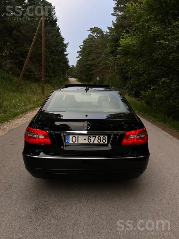 Black Mercedes-Benz e-200 2010 in Liepaja, with an engine capacity of 2.20 L and mileage of 291 thousand km for 6700 €, photo 5 on AUTOMOTO.COM.LV