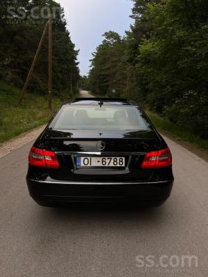 Черный Мерседес E 200 2010 в Лиепая, объемом двигателя 2.20 л и пробегом 291 тыс. км за 6700 €, фото 6 на AUTOMOTO.COM.LV