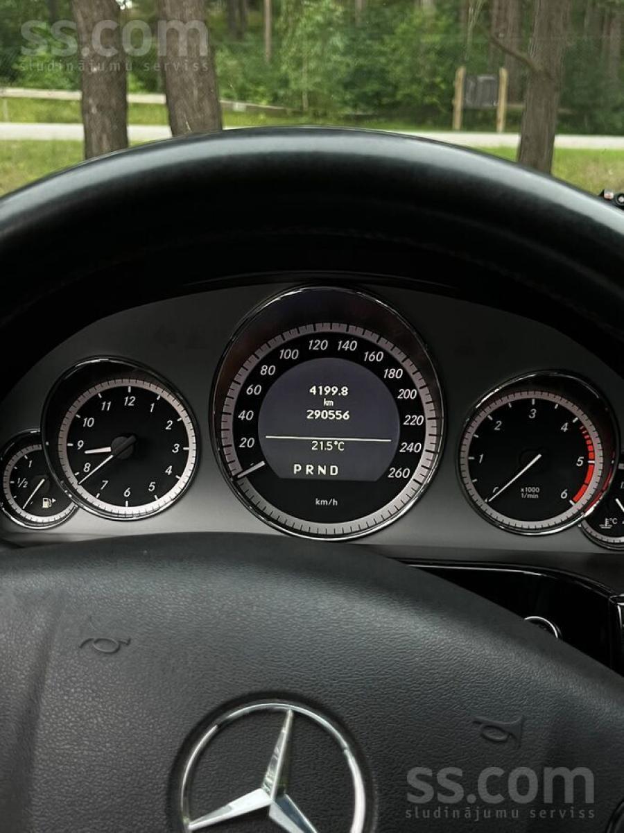 Черный Мерседес E 200 2010 в Лиепая, объемом двигателя 2.20 л и пробегом 291 тыс. км за 6700 €, фото 21 на AUTOMOTO.COM.LV
