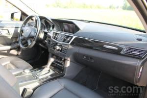 Черный Мерседес E 200 2010 в Салдус, объемом двигателя 2.20 л и пробегом 291 тыс. км за 6950 €, фото 12 на AUTOMOTO.COM.LV