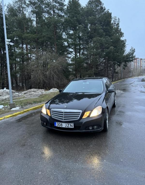 Мерседес E 200 2010 в Таллин на AUTOMOTO.COM.LV Черный Мерседес E 200 2010 в Таллин, объемом двигателя 0.00 л и пробегом 300 тыс. км за 7000 €, фото 7 на AUTOMOTO.COM.LV