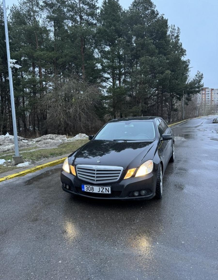 Черный Мерседес E 200 2010 в Таллин, объемом двигателя 0.00 л и пробегом 300 тыс. км за 7000 €, фото 7 на AUTOMOTO.COM.LV