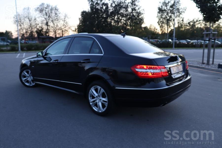 Black Mercedes-Benz e-200 2010 in Riga, with an engine capacity of 1.80 L and mileage of 250 thousand km for 5990 €, photo 4 on AUTOMOTO.COM.LV