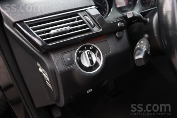 Черный Мерседес E 200 2010 в Рига, объемом двигателя 1.80 л и пробегом 250 тыс. км за 5990 €, фото 10 на AUTOMOTO.COM.LV