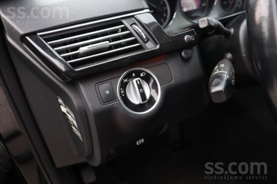 Black Mercedes-Benz e-200 2010 in Riga, with an engine capacity of 1.80 L and mileage of 250 thousand km for 5990 €, photo 10 on AUTOMOTO.COM.LV