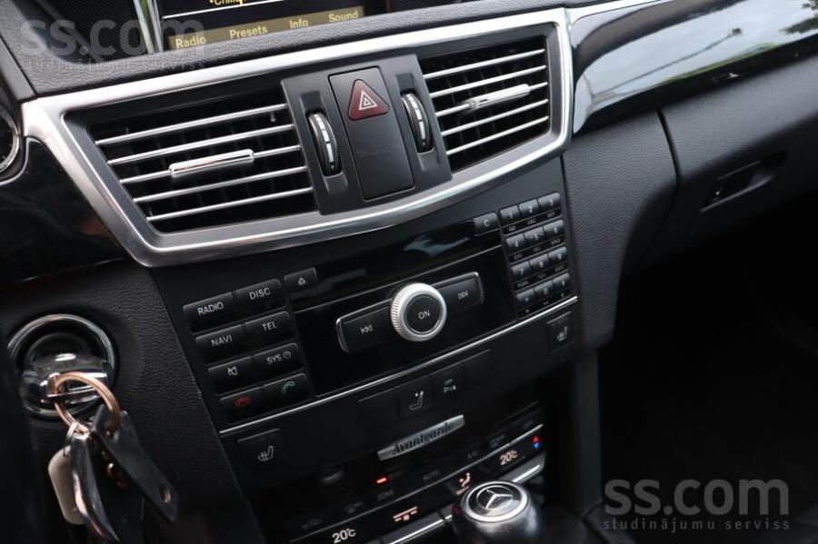 Black Mercedes-Benz e-200 2010 in Riga, with an engine capacity of 1.80 L and mileage of 250 thousand km for 5990 €, photo 13 on AUTOMOTO.COM.LV