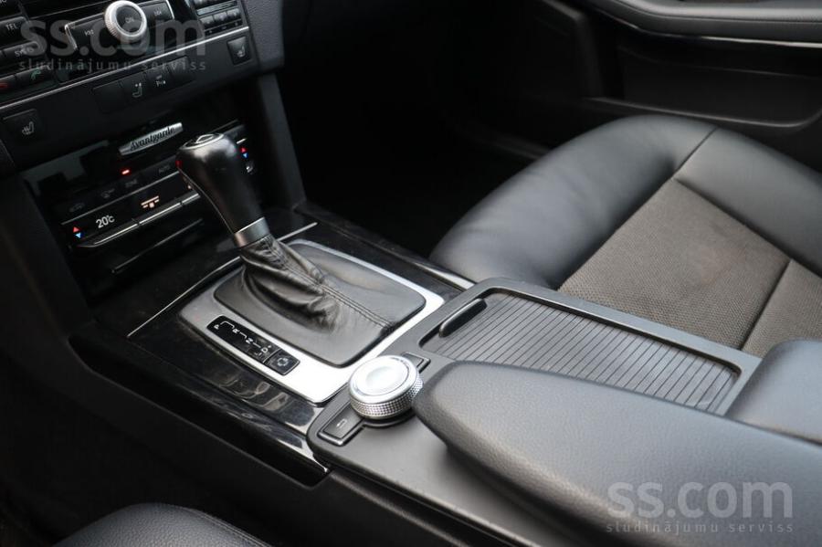 Black Mercedes-Benz e-200 2010 in Riga, with an engine capacity of 1.80 L and mileage of 250 thousand km for 5990 €, photo 15 on AUTOMOTO.COM.LV