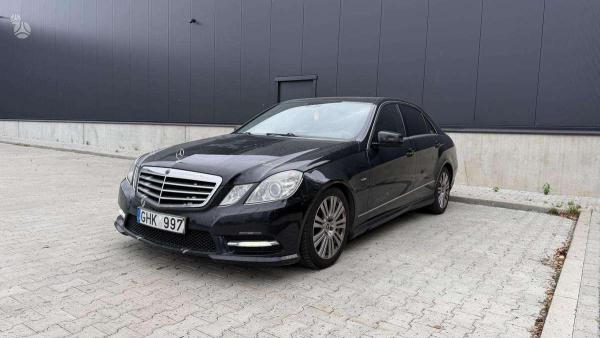 Черный Мерседес E 200 2010 в Вильнюс, объемом двигателя 2.14 л и пробегом 389 тыс. км за 2950 €, фото 4 на AUTOMOTO.COM.LV