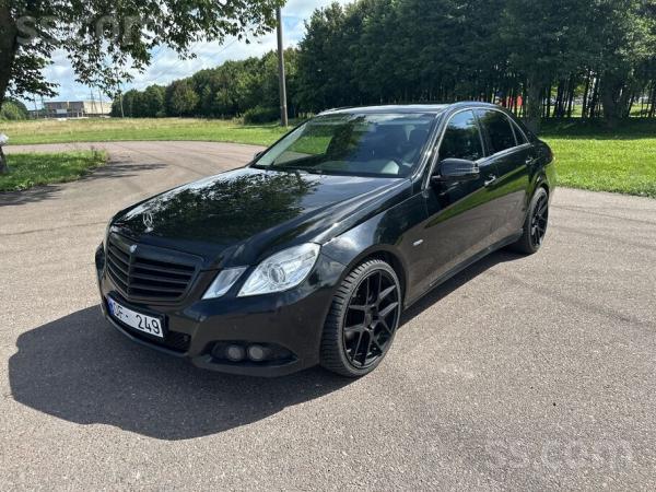 Black Mercedes-Benz e-200 2011 in Liepaja, with an engine capacity of 2.20 L and mileage of 377 thousand km for 6950 €, photo 2 on AUTOMOTO.COM.LV