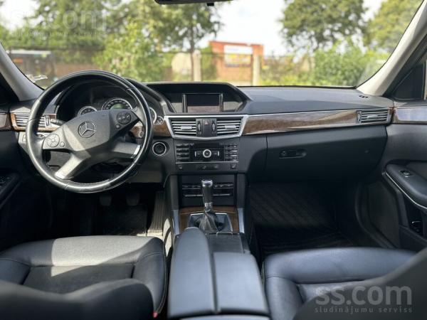 Black Mercedes-Benz e-200 2011 in Liepaja, with an engine capacity of 2.20 L and mileage of 377 thousand km for 6950 €, photo 7 on AUTOMOTO.COM.LV