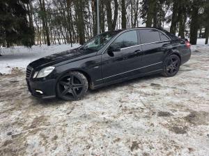 Black Mercedes-Benz e-200 2011 in Kaisiadorys, with an engine capacity of 2.20 L and mileage of 294 thousand km for 6700 €, photo 5 on AUTOMOTO.COM.LV