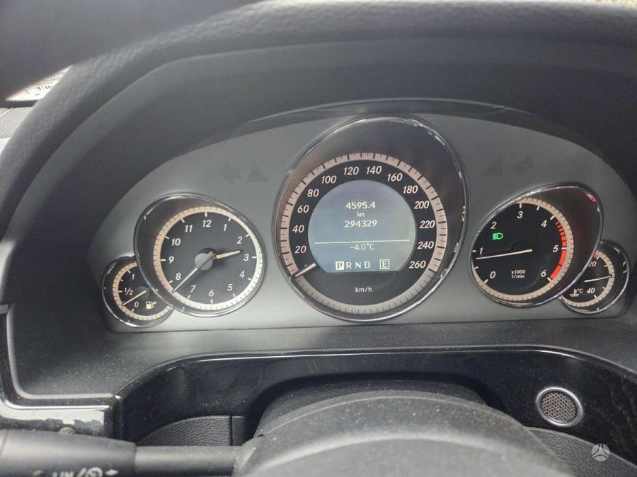 Black Mercedes-Benz e-200 2011 in Kaisiadorys, with an engine capacity of 2.20 L and mileage of 294 thousand km for 6700 €, photo 14 on AUTOMOTO.COM.LV