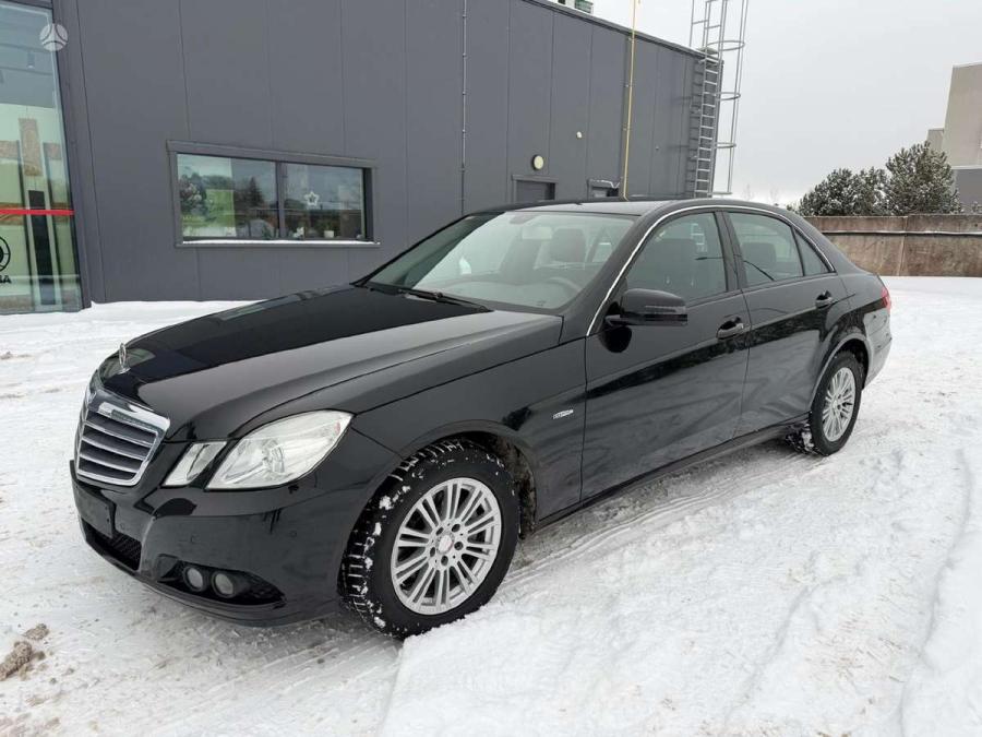 Black Mercedes-Benz e-200 2011 in Siauliai, with an engine capacity of 1.80 L and mileage of 185 thousand km for 7800 €, photo 2 on AUTOMOTO.COM.LV