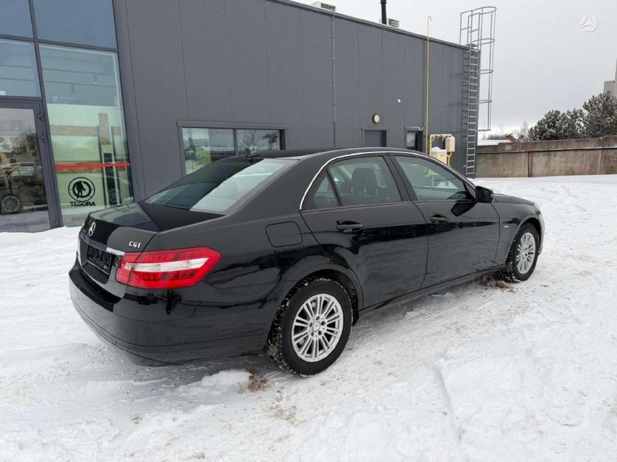 Black Mercedes-Benz e-200 2011 in Siauliai, with an engine capacity of 1.80 L and mileage of 185 thousand km for 7800 €, photo 4 on AUTOMOTO.COM.LV