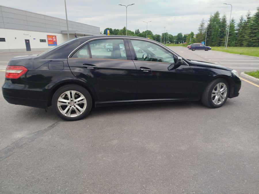 Melns Mercedes-Benz e-200 2011 Rakvere, ar dzinēja tilpumu 0.10 L un nobraukumu 441 tūkst. km par 4999 €, foto 3 vietnē AUTOMOTO.COM.LV