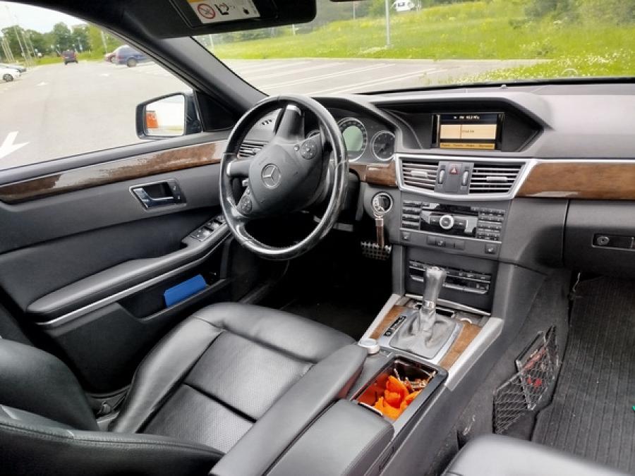 Melns Mercedes-Benz e-200 2011 Rakvere, ar dzinēja tilpumu 0.10 L un nobraukumu 441 tūkst. km par 4999 €, foto 7 vietnē AUTOMOTO.COM.LV