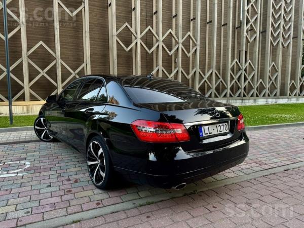 Черный Мерседес E 200 2011 в Вентспилс, объемом двигателя 1.80 л и пробегом 267 тыс. км за 7790 €, фото 4 на AUTOMOTO.COM.LV