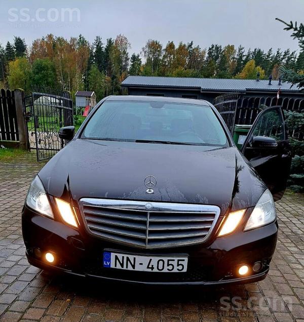Mercedes-Benz e-200 2011 Rīga vietnē Melns Mercedes-Benz e-200 2011 Rīga, ar dzinēja tilpumu 2.10 L un nobraukumu 257 tūkst. km par 6900 €, foto 1 vietnē AUTOMOTO.COM.LV