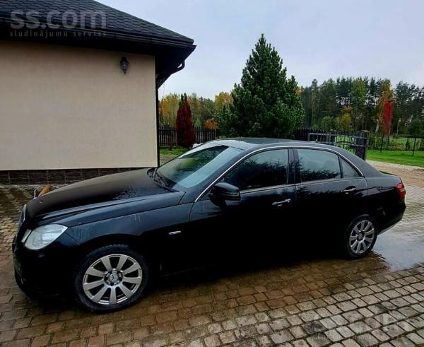 Mercedes-Benz e-200 2011 Rīga vietnē Melns Mercedes-Benz e-200 2011 Rīga, ar dzinēja tilpumu 2.10 L un nobraukumu 257 tūkst. km par 6900 €, foto 3 vietnē AUTOMOTO.COM.LV