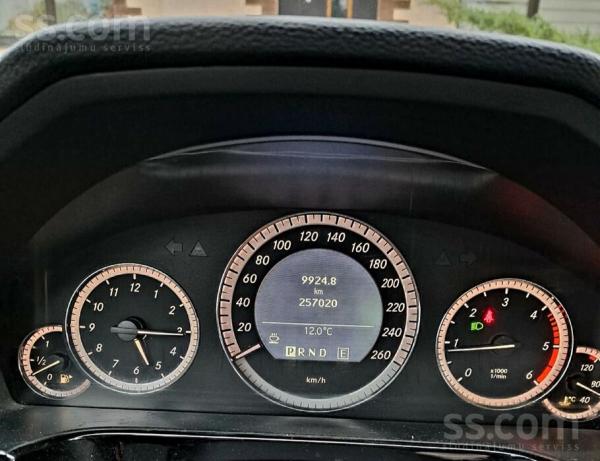 Melns Mercedes-Benz e-200 2011 Rīga, ar dzinēja tilpumu 2.10 L un nobraukumu 257 tūkst. km par 6900 €, foto 5 vietnē AUTOMOTO.COM.LV