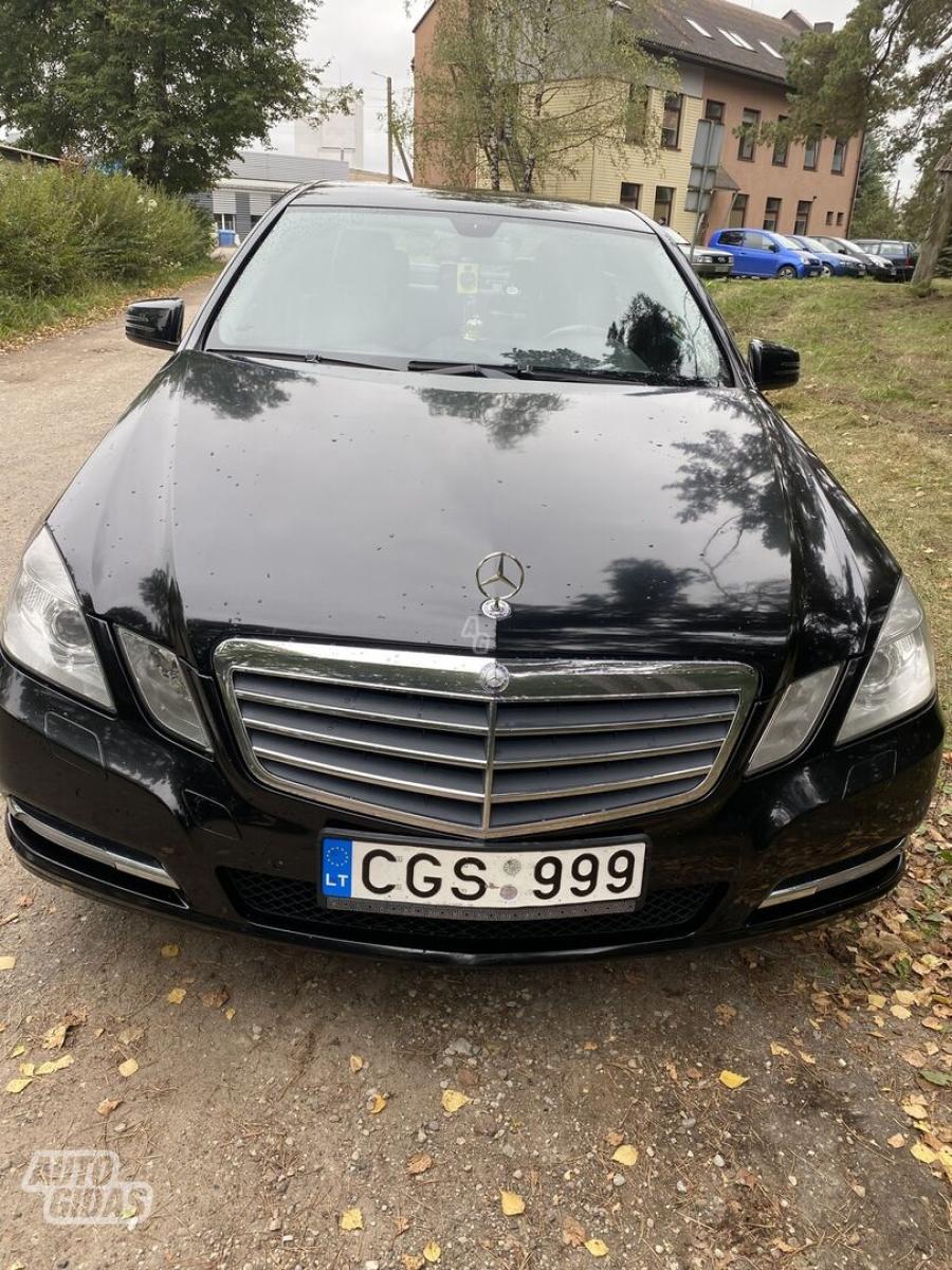Black Mercedes-Benz e-200 2012 in Utena, with an engine capacity of 1.80 L and mileage of 359 thousand km for 8200 €, photo 2 on AUTOMOTO.COM.LV