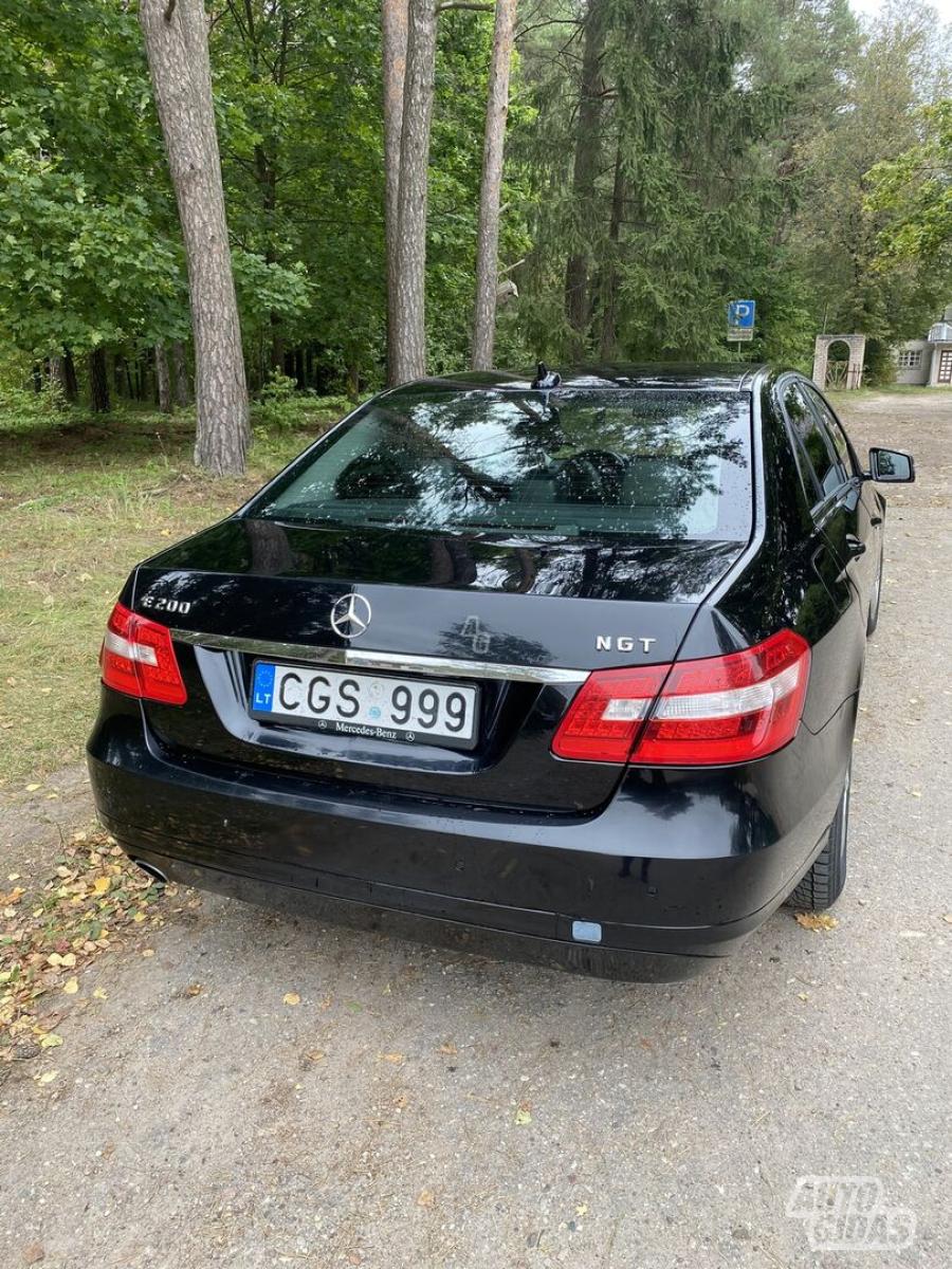 Black Mercedes-Benz e-200 2012 in Utena, with an engine capacity of 1.80 L and mileage of 359 thousand km for 8200 €, photo 3 on AUTOMOTO.COM.LV