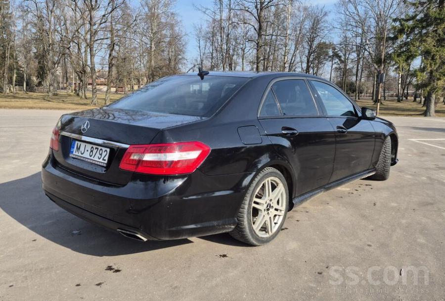 Melns Mercedes-Benz e-200 2012 Jūrmala, ar dzinēja tilpumu 2.00 L un nobraukumu 266 tūkst. km par 8000 €, foto 3 vietnē AUTOMOTO.COM.LV