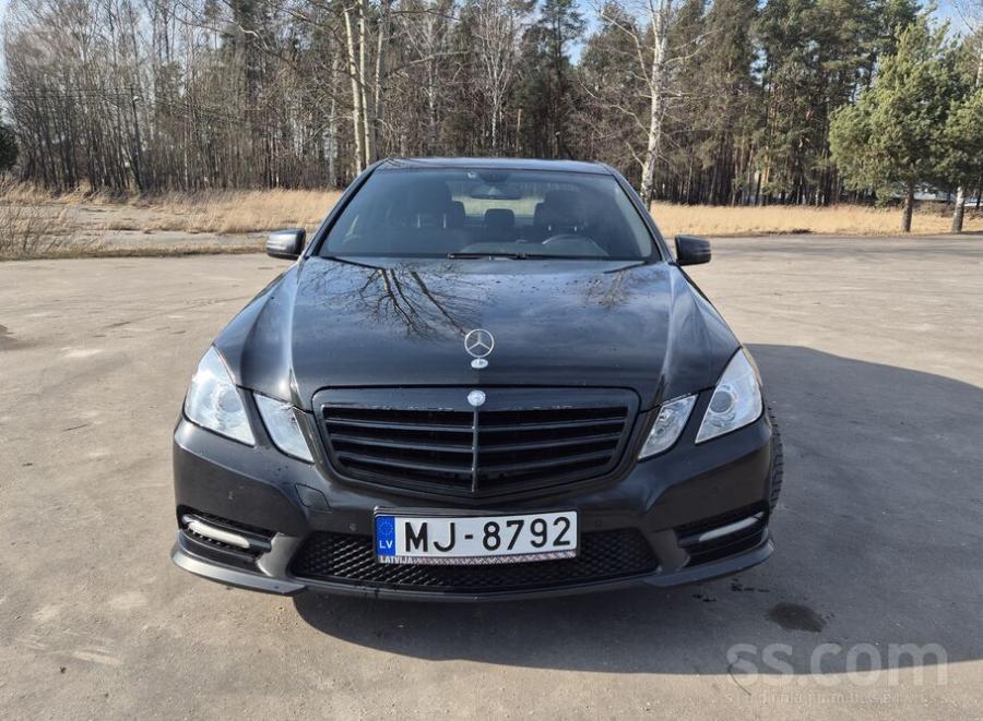 Melns Mercedes-Benz e-200 2012 Jūrmala, ar dzinēja tilpumu 2.00 L un nobraukumu 266 tūkst. km par 8000 €, foto 4 vietnē AUTOMOTO.COM.LV