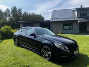Черный Мерседес E 200 2012 в Хаапсалу, объемом двигателя 2.10 л и пробегом 340 тыс. км за 6990 €, фото 17 на AUTOMOTO.COM.LV